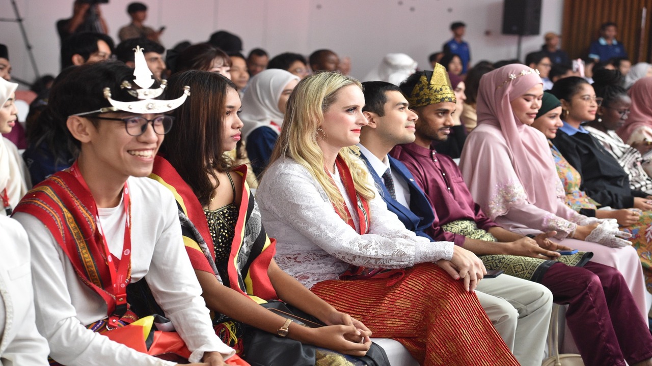 Puncak Apresiasi FHI 2025: Kemendikdasmen Beri Penghargaan WNA Mahir ...